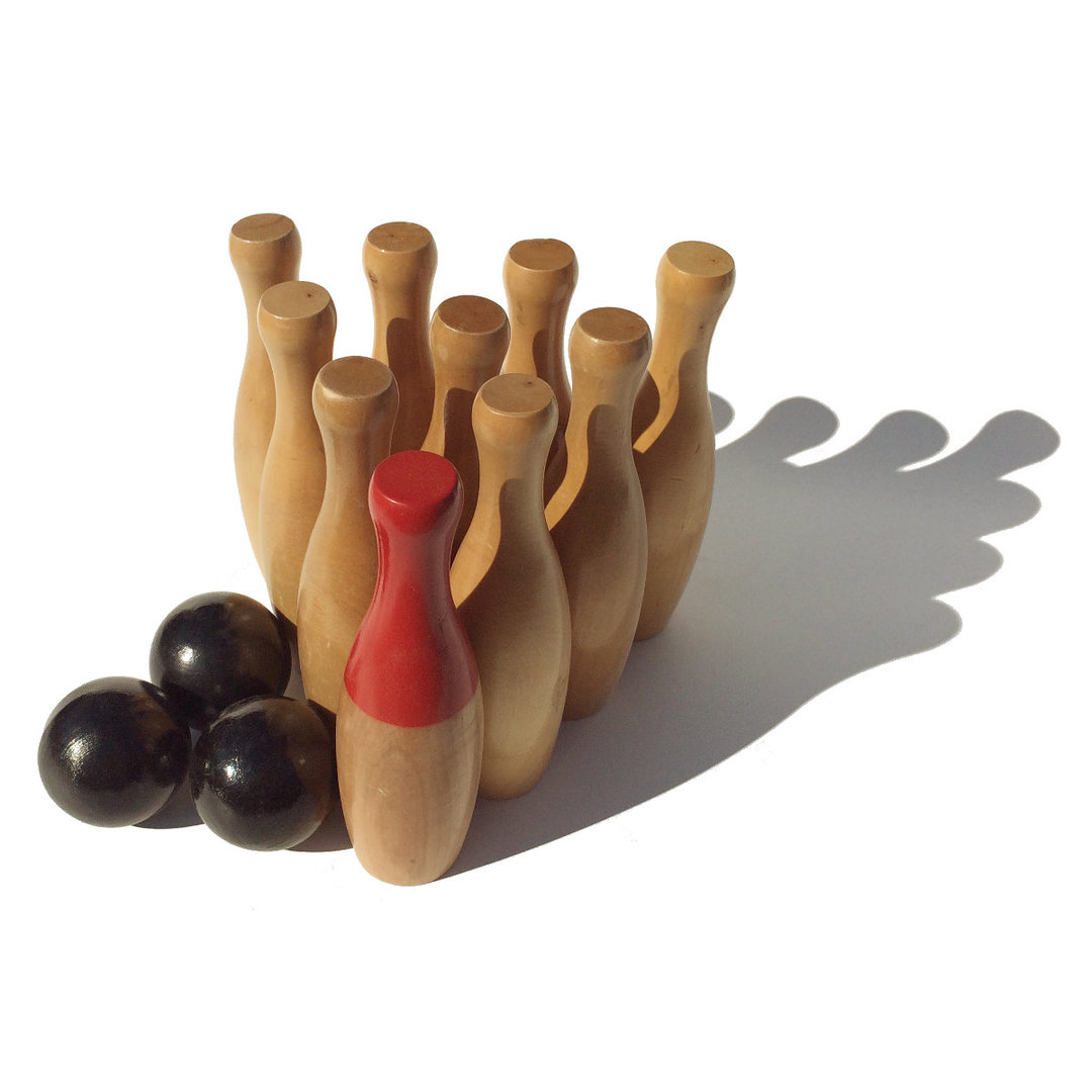 Bocce Set with Eight Red and Green Balls